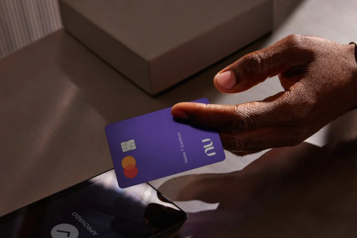 Citi rebaixa Nubank (ROXO34) após corte do BofA e ação ROXO34 cai com ...